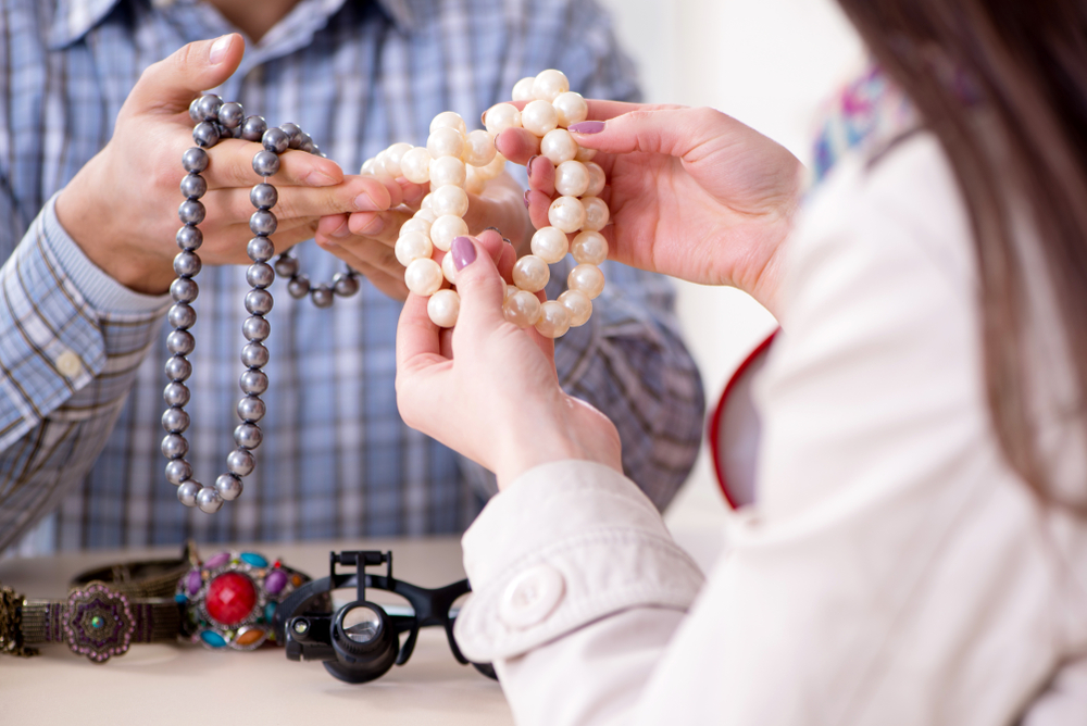 ADVERTISING STRATEGIES FOR PAWNBROKERS AND PAYDAY LENDERS 2018 - Media ...